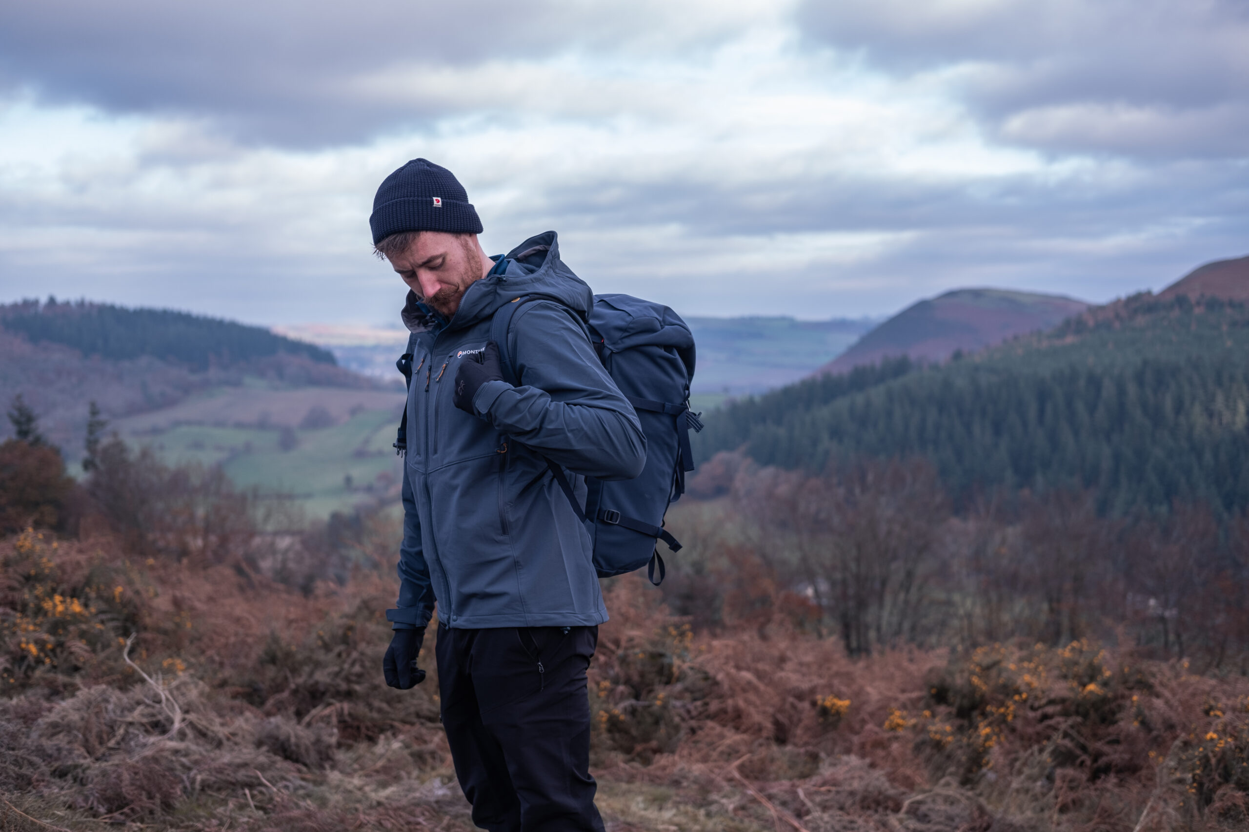 How to layer outdoor clothing - Trekitt Blog